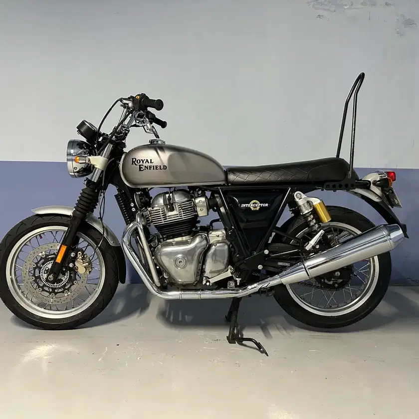 For sale: Interceptor 650. Stock exhaust, Up handle, 15,xxx km on ...