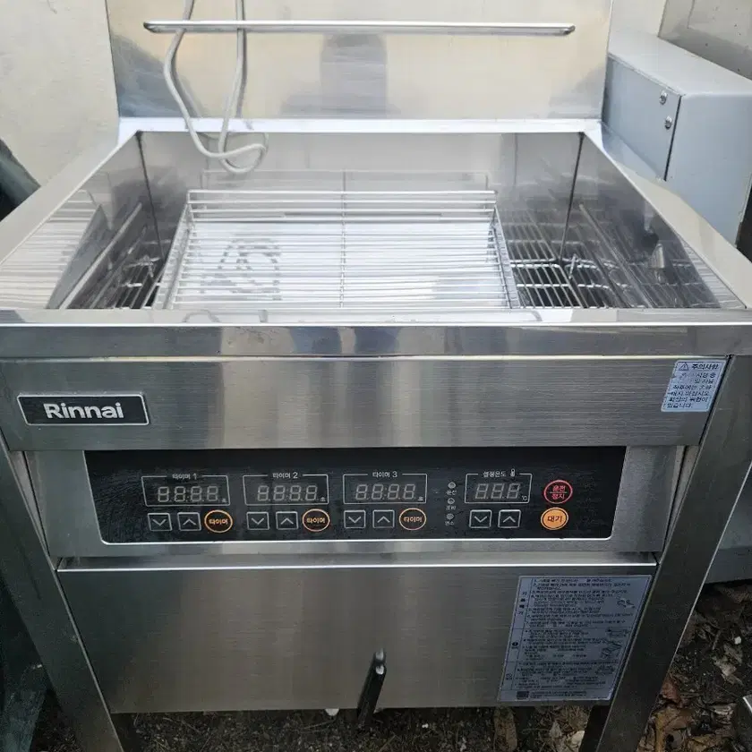 Selling Rinnai Gas Fryer 31L LNG (RFA-328G) #튀김기,#가스튀김기,#튀김,#린나이튀김기,#업소용튀김기 on Bunjang Global Site.