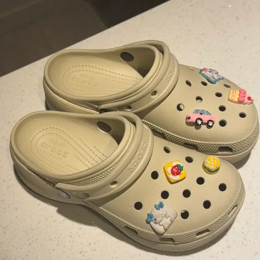 CROCS | 크록스 Crocs Baya Platform 230 on Bunjang Global Site.