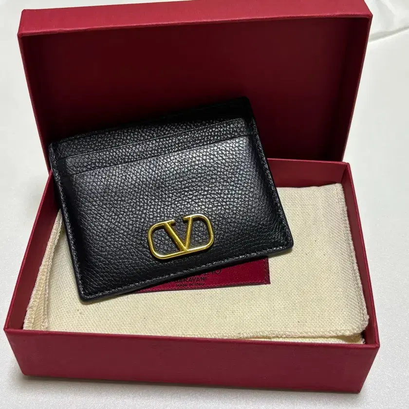 VALENTINO | 발렌티노 Valentino card wallet on Bunjang Global Site.