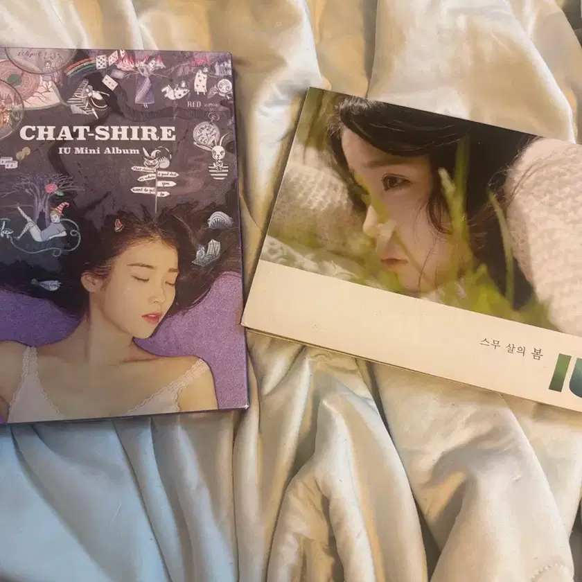 IU | 아이유 Iu Chat-shire Album Twenty's Bom Modern Times on Bunjang Global Site.