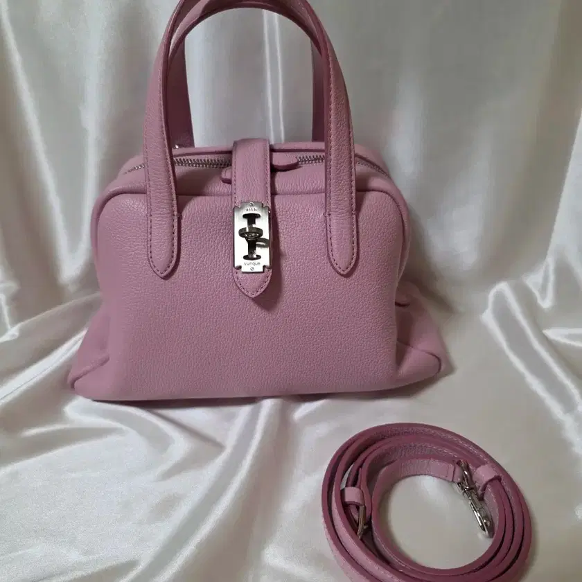 VUNQUE | 분크 Vunque Toc Tote Bag Small Pink on Bunjang Global Site.