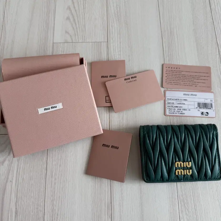 MIU MIU | 미우미우 Miu Miu Matelassé Card Wallet on Bunjang Global Site.