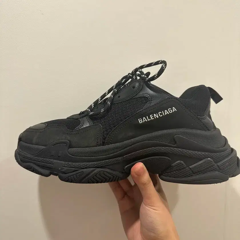 BALENCIAGA | 발렌시아가 Balenciaga Triple S Clean Black on Bunjang Global Site.