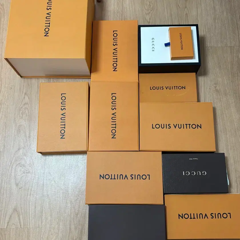 Two Gucci boxes + nine Louis Vuitton boxes in bulk on Bunjang Global Site.