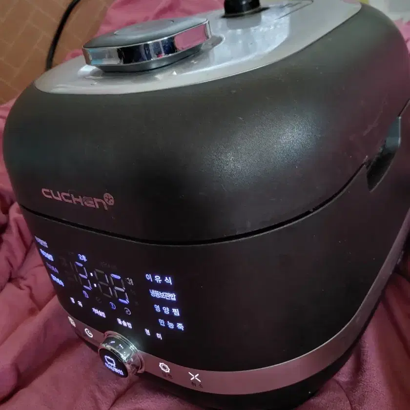 Cuchen Premium Pressure Rice Cooker for 6 People - Heavy Feel on ...