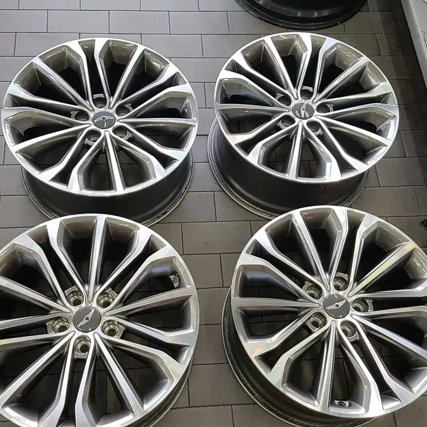 GENESIS | 제네시스 Genesis DH 18-inch genuine wheels for sale, trade-in ...