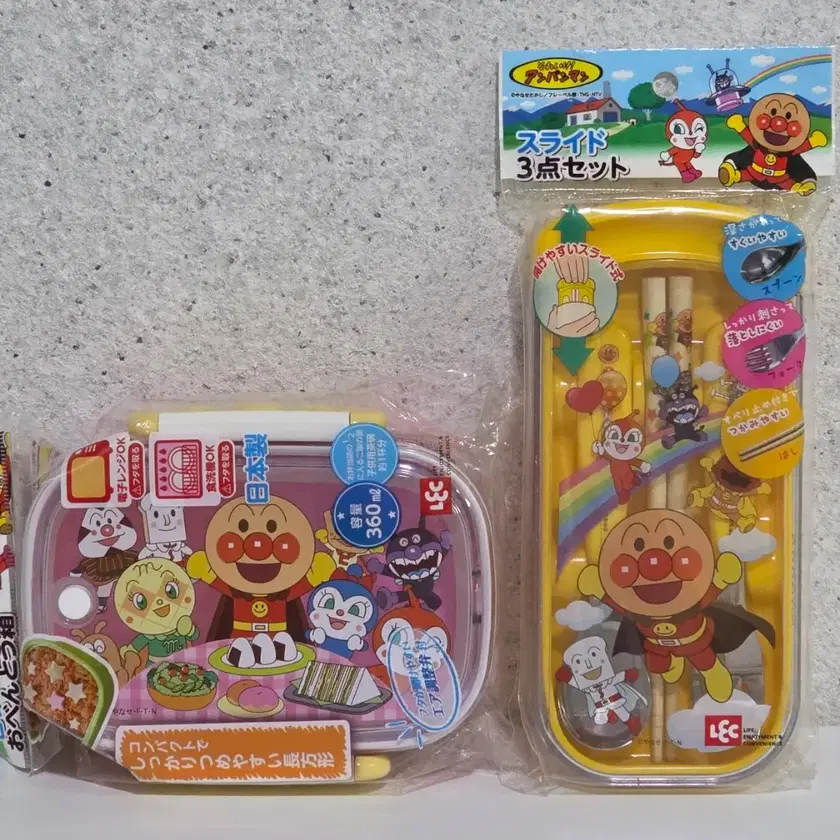 I'm sending Anpanman lunch box and spoon set. on Bunjang Global Site.