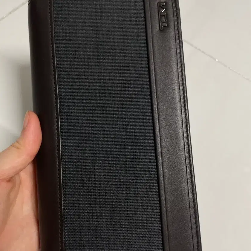 TUMI | 투미 Tumi ID Lock Zip-Around Travel Wallet on Bunjang Global Site.