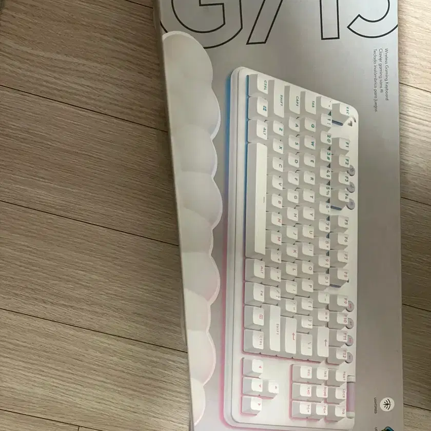 LOGITECH | 로지텍 Logitech G715 Aurora Collection White Clicky Wireless ...