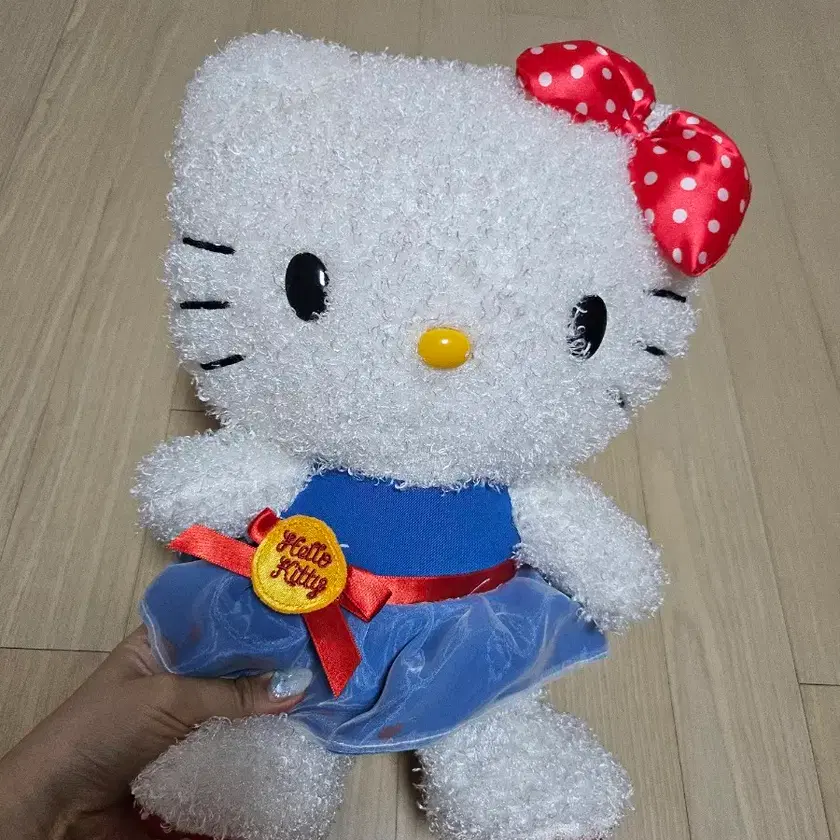 HELLO KITTY | 헬로키티 Hello Kitty Vivid Doll on Bunjang Global Site.