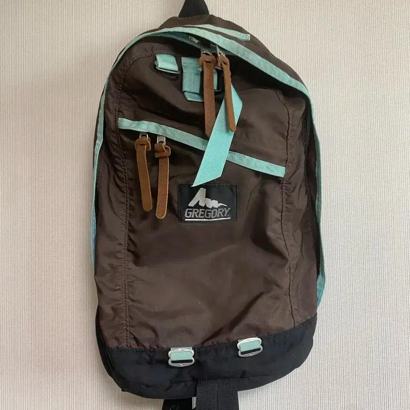 GREGORY | 그레고리 (os) Gregory Old Logo Dey Pack Brown Mint #그레고리,#그레고리데이팩 ...
