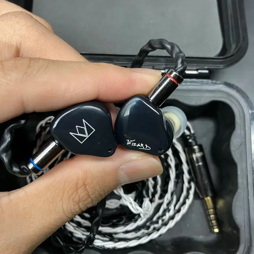 Noble Audio Tux 5 earphones on Bunjang Global Site.
