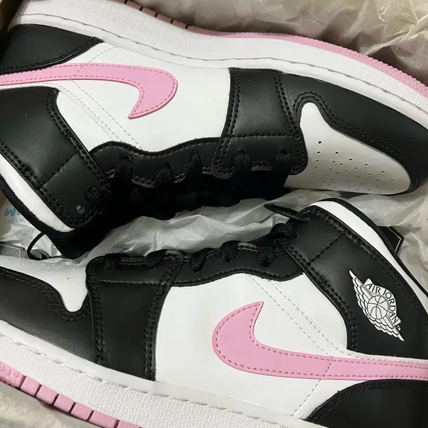 JORDAN | 조던 Nike Jordan Arctic Pink 240 on Bunjang Global Site.