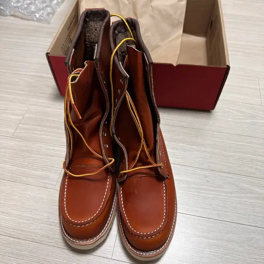 RED WING | 레드윙 Red Wing 877 8-inch Moc Toe Boots on Bunjang Global Site.