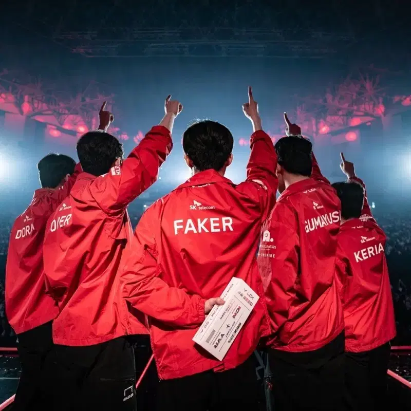 Looking to buy a T1 uniform jacket, XL or XXL. on Bunjang Global Site.