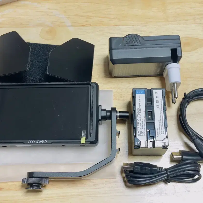 Feelworld 5-inch Field Monitor F6S(F5) on Bunjang Global Site.