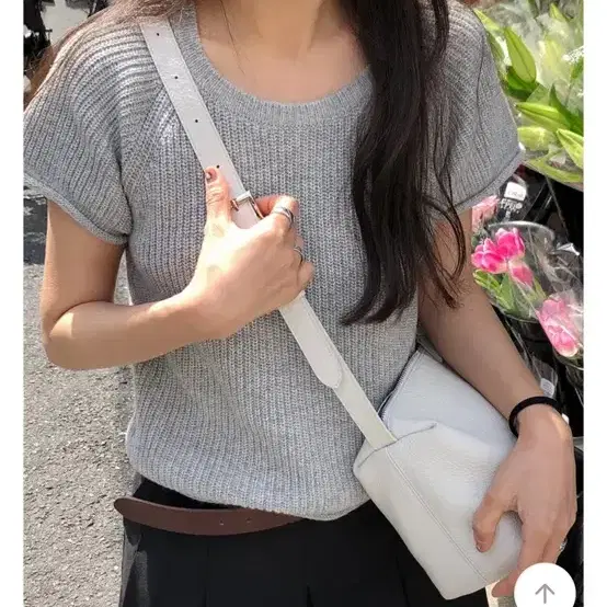 Under V Hachi Short Sleeve Knit on Bunjang Global Site.
