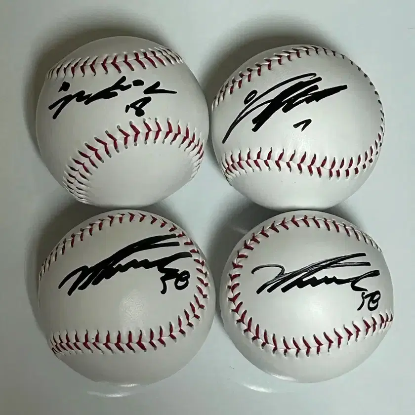 Samsung Lions Autographed Ball - Won Tae-in, Kim Ji-chan, Lee Jae-hyun ...