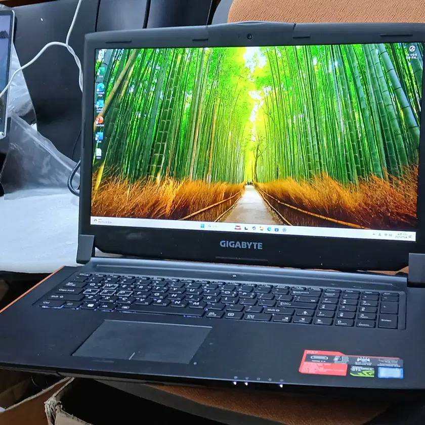 Gigabyte P57 Gaming Laptop on Bunjang Global Site.
