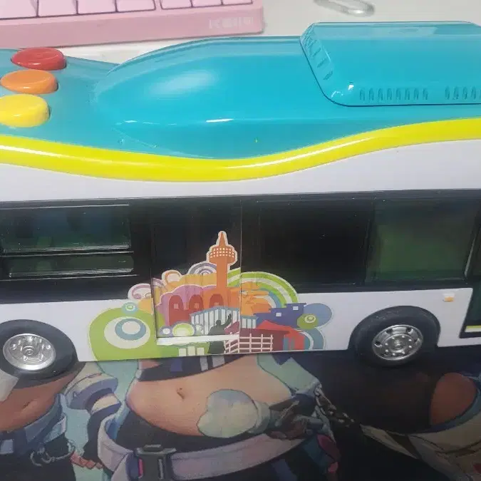 Selling Little Bus Peanut Toy on Bunjang Global Site.