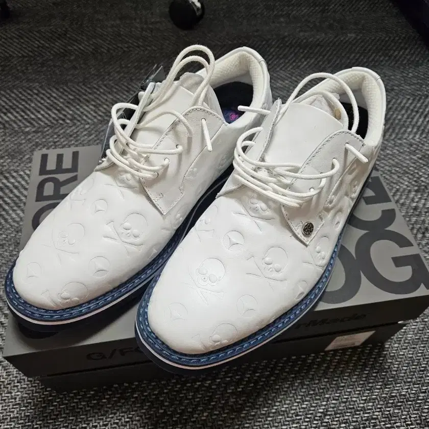 Taylormade & G/fore Collaboration Golf Shoes on Bunjang Global Site.