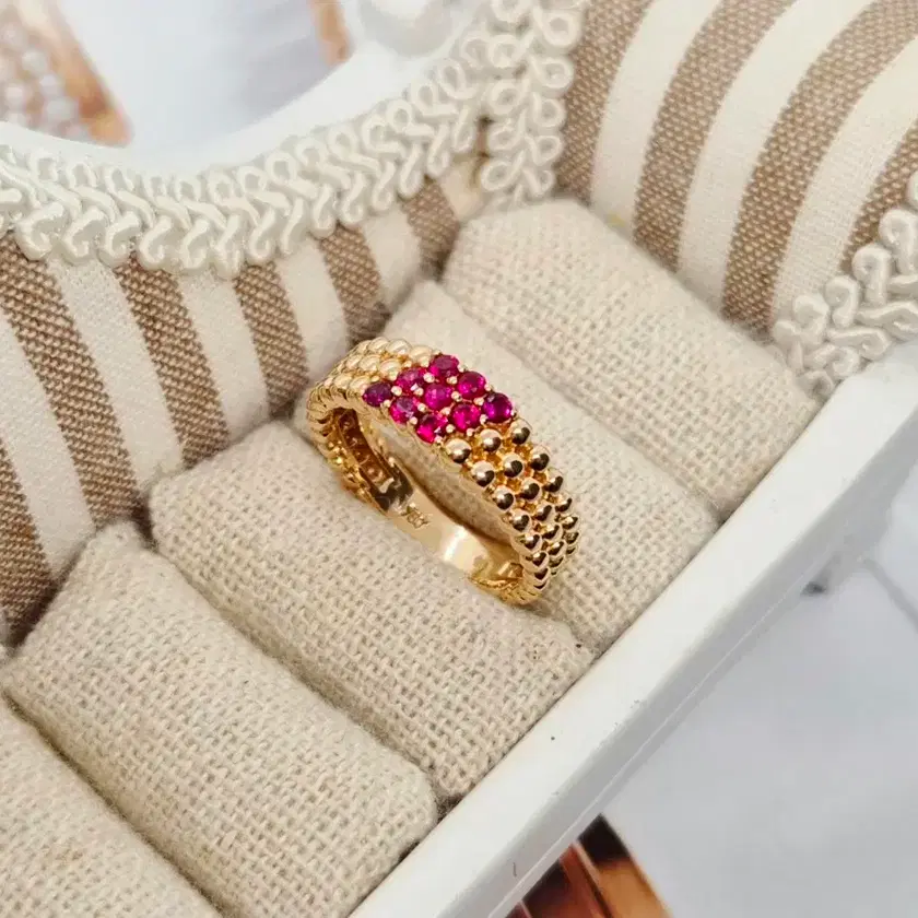 18k 3-Tier Ruby Ring (Size 13) #18k,#18k반지 on Bunjang Global Site.