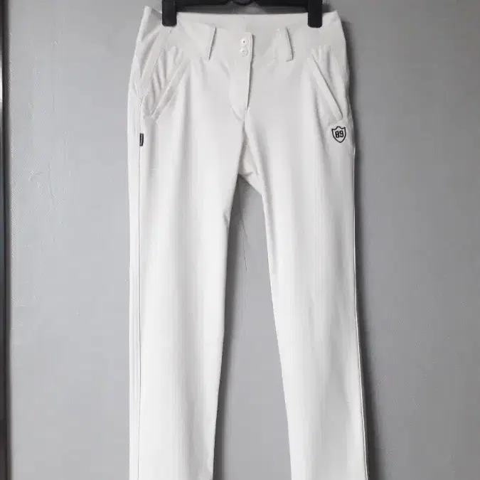 PEARLY GATES | 파리게이츠 Pearly Gates White Golf Pants on Bunjang Global Site.