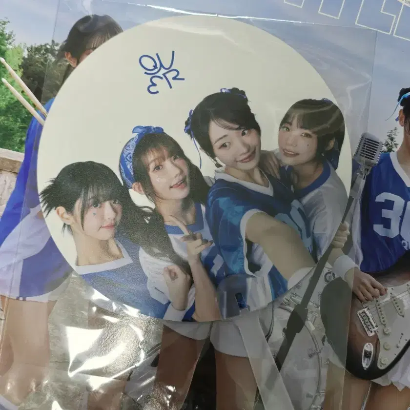 (Limited Edition) Woori TeenTeen X QWER Fan & Poster on Bunjang Global Site.