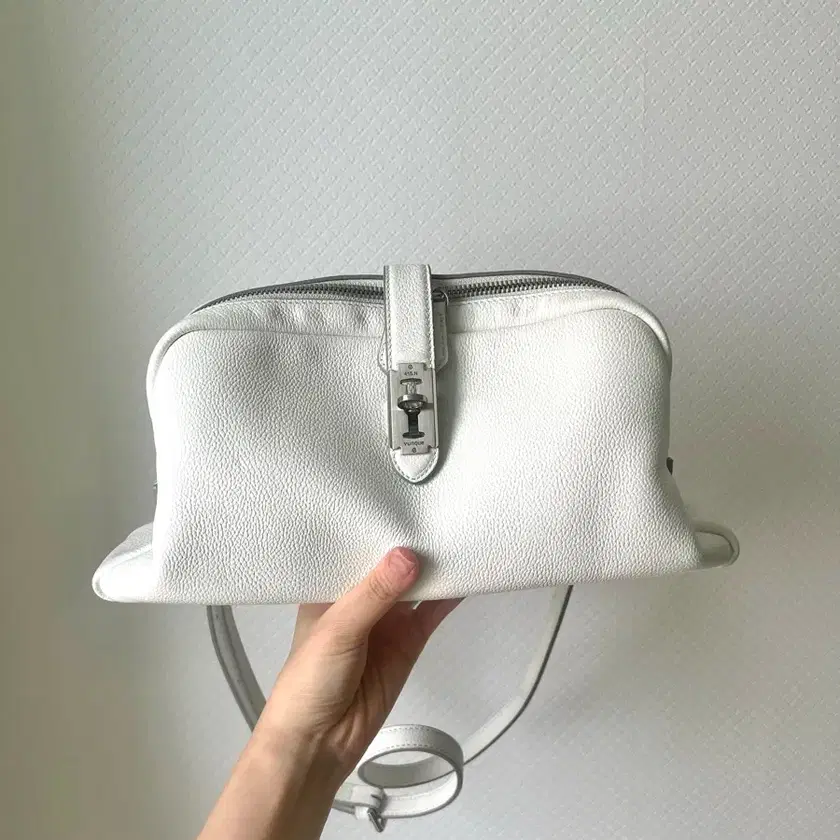 VUNQUE | 분크 Vunque Piccolo Crossbody Bag #분크백,#Vunque,#분크피콜로 on Bunjang ...