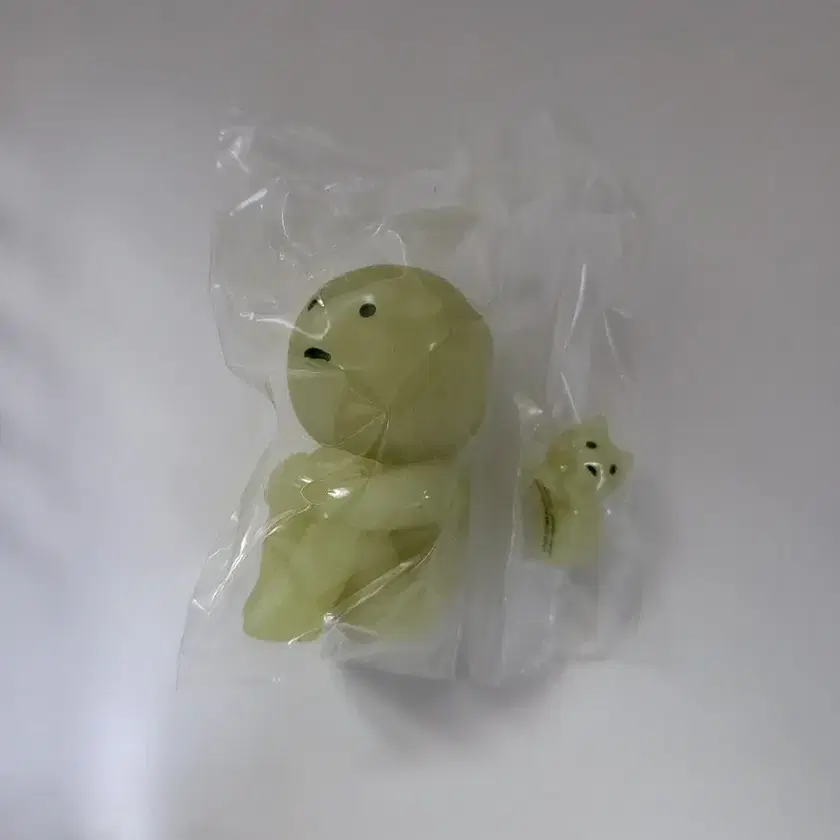 Glow-in-the-dark Figure Smiski Living Series (Cat) on Bunjang Global Site.