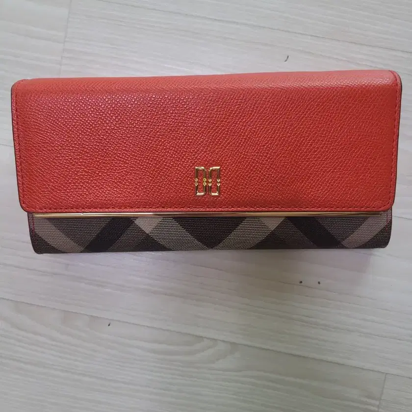 DAKS | 닥스 Daks Women's Long Wallet on Bunjang Global Site.