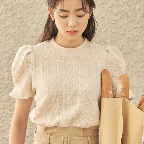 Flowoom Blooming Short Sleeve Knit S #플로움,#그레이스유,#아비에무아,#반팔니트,#5g22 on Bunjang Global Site.