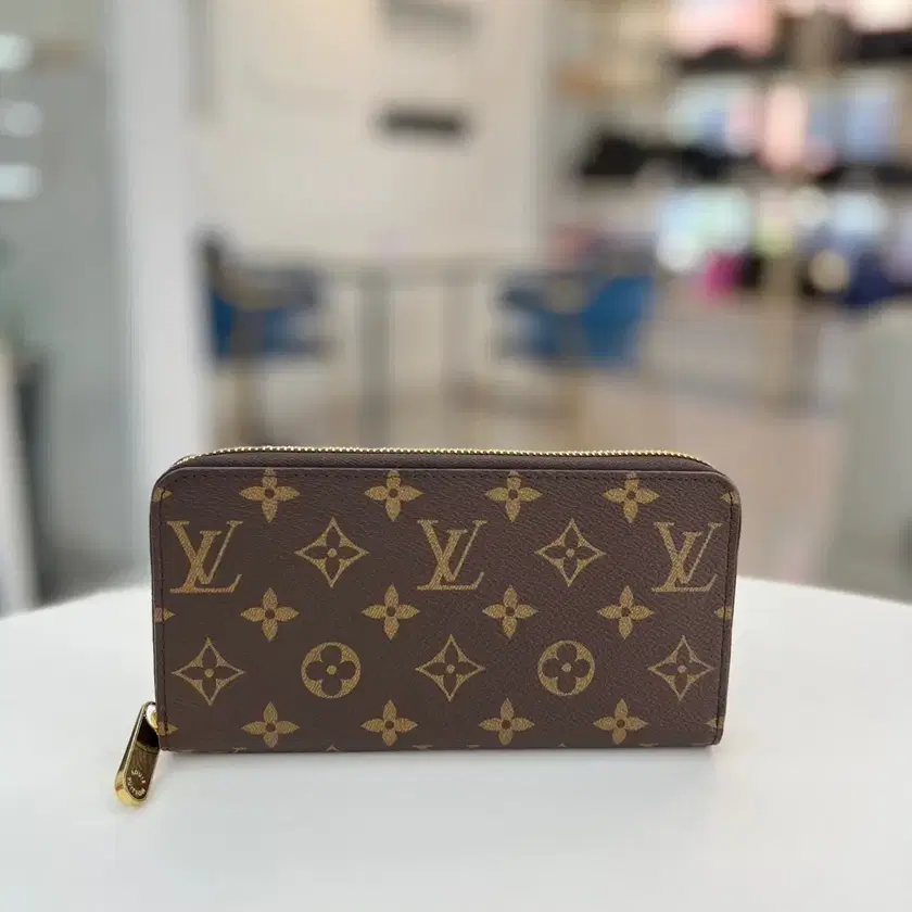 [Used Luxury Goods Luxeall Ulsan Branch] Louis Vuitton Zippy Wallet ...