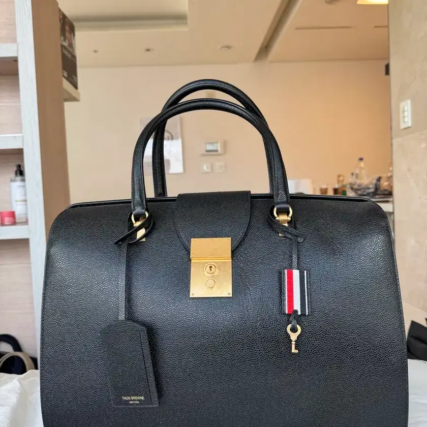 THOM BROWNE. | 톰브라운 Thom Browne Pebble Grain MR. THOM Mr. Thom Bag on Bunjang Global Site.