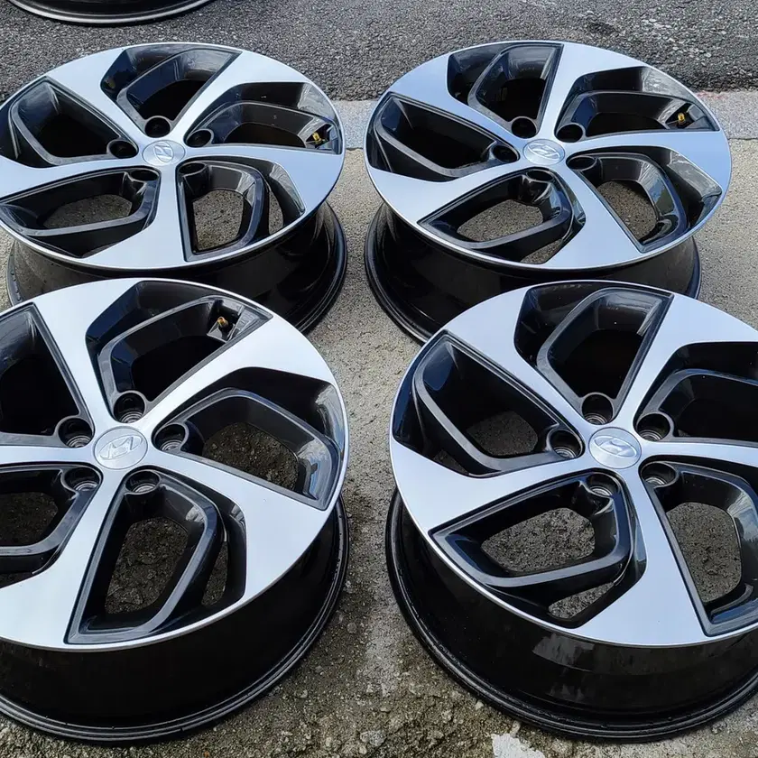All new Tucson 19-inch genuine wheel sell with exchange, 200,000 KRW on ...