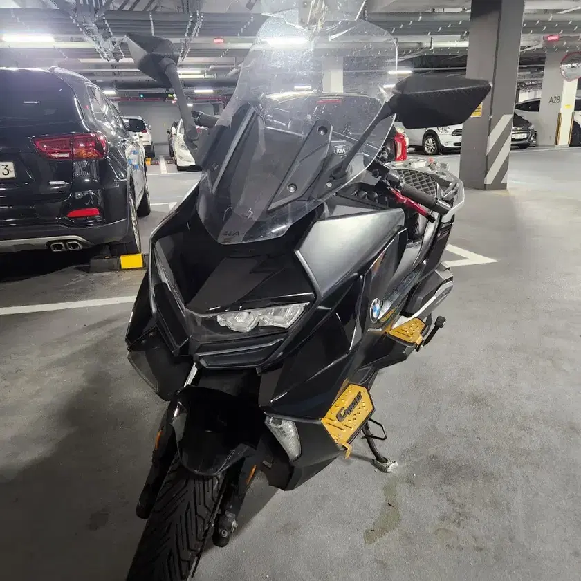 BMW I am selling a 2020 BMW C400GT in black. on Bunjang Global Site.