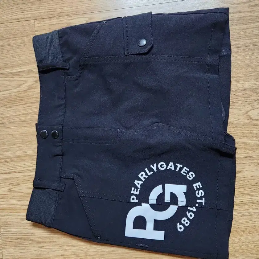 PEARLY GATES | 파리게이츠 Pearly Gates Golf Skirt on Bunjang Global Site.