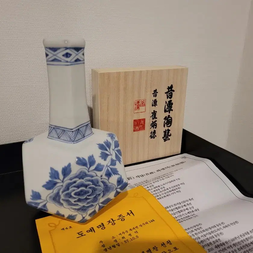 (Ceramic) Seokdam Choi Byeong-deok Polygonal zuu Bottle #최병덕,#다각주병 on ...