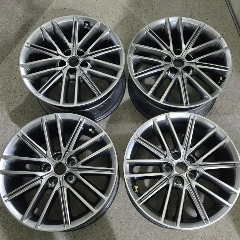 The New K9 Sporty Collection 19-inch genuine wheel sell for 200,000 won ...