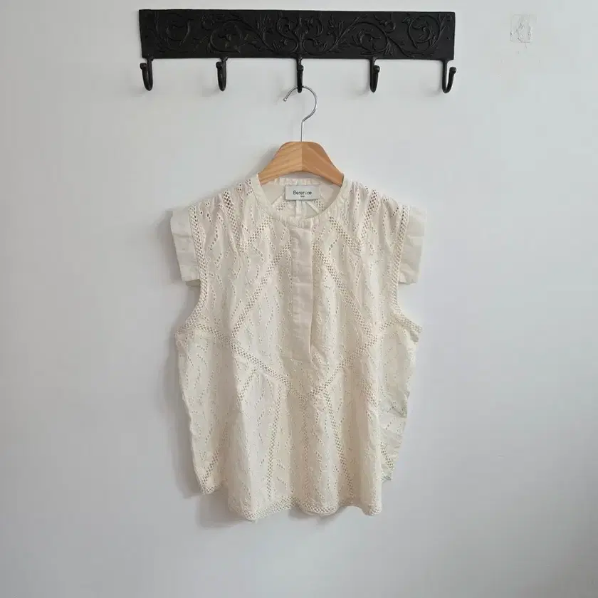 Bernice Cream Cotton Top #베르니스 on Bunjang Global Site.