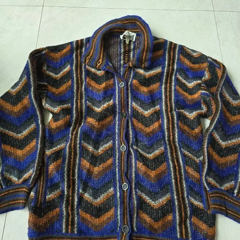 Tuttamaglia Italian Vintage Cardigan on Bunjang Global Site.