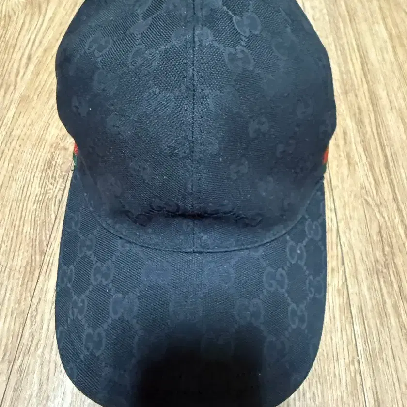 Gucci ball cap L size on Bunjang Global Site.