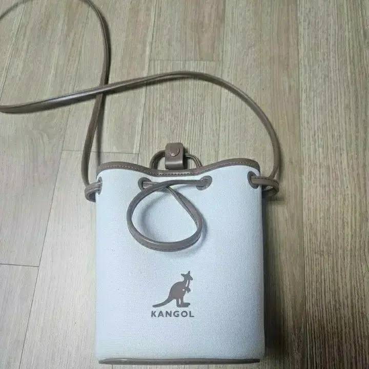 KANGOL | 캉골 Kangol Mini Crossbody Bag #캉골크로스백 on Bunjang Global Site.
