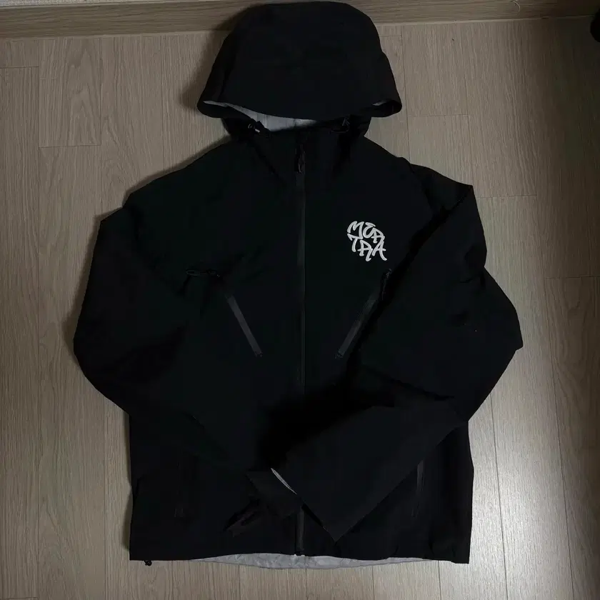 Mertra heat reactive windbreaker on Bunjang Global Site.