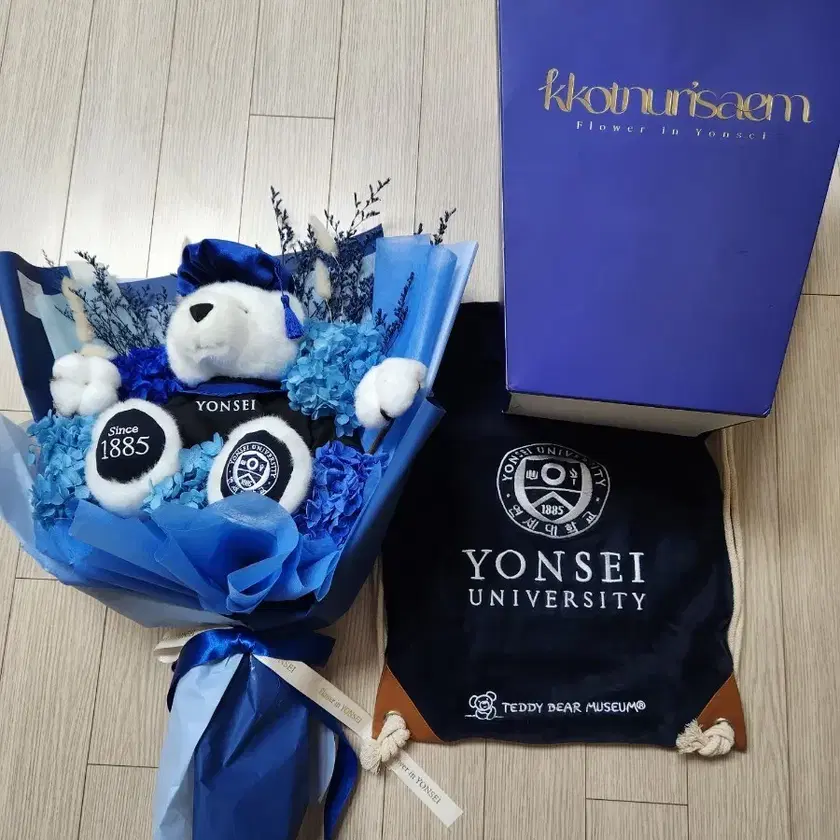 Yonsei University Bouquet Graduation Cap Bear Doll Gift Set (Bear ...