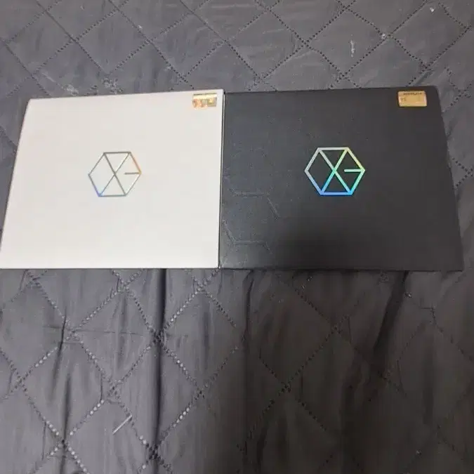 EXO | 엑소 Exo Mama album, two types on Bunjang Global Site.
