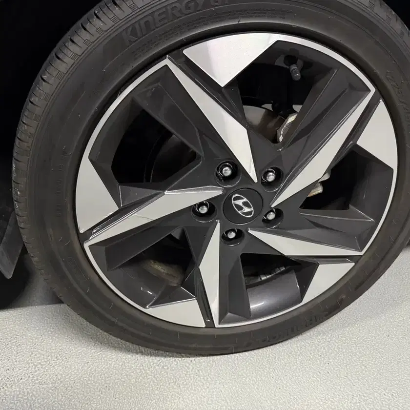Avante CN7 wheels for sale on Bunjang Global Site.