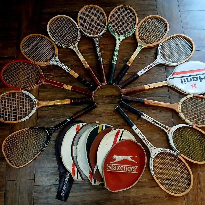 Old wood tennis racket. 13 pieces on Bunjang Global Site.