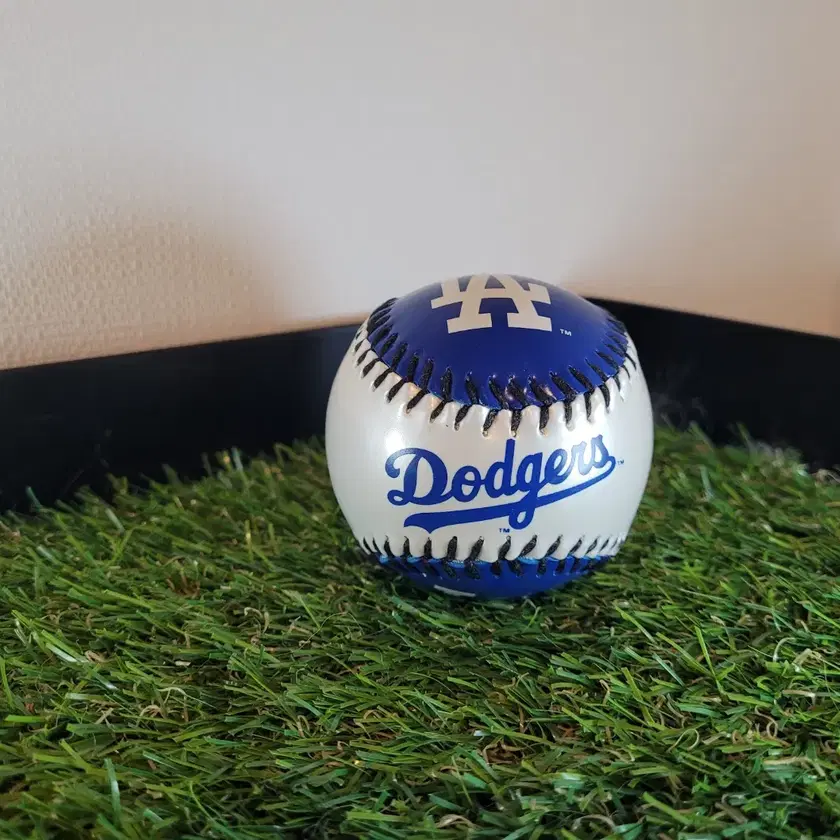 LA Dodgers Logo Ball (Small) #LA,#다저스,#박찬호,#류현진 on Bunjang Global Site.